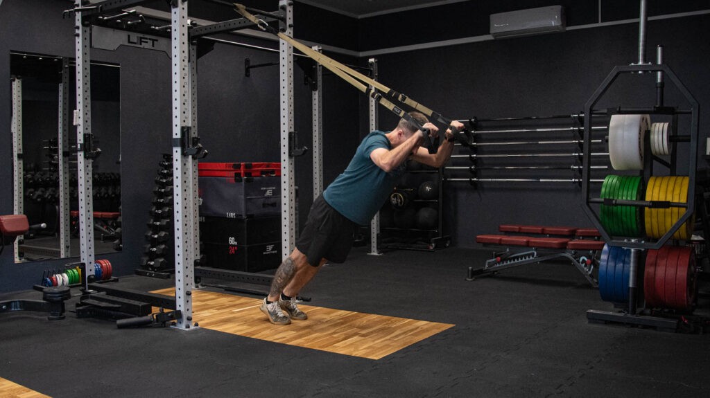 TRX Tricep Extension - buduj mocne tricepsy | Fitnessowy.net