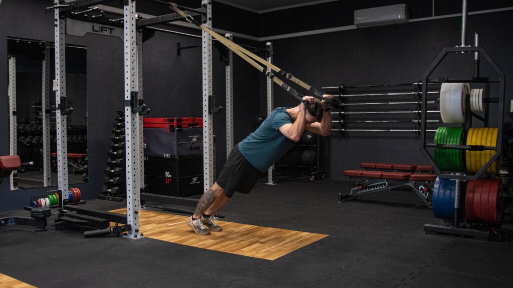 TRX Tricep Extension - buduj mocne tricepsy | Fitnessowy.net